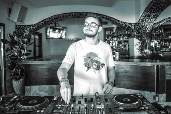 How Much Do DJs Earn? - The DJ Mixtape